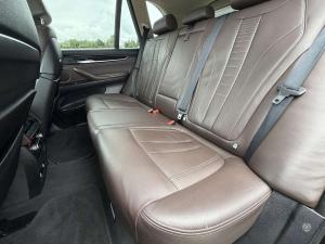 Brūns BMW X5 2015 Šauļi, ar dzinēja tilpumu 2.00 L un nobraukumu 231 tūkst. km par 15990 €, foto 19 vietnē AUTOMOTO.COM.LV