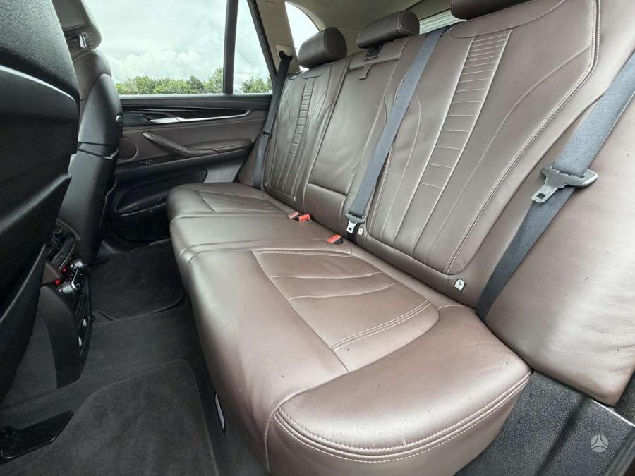 Brūns BMW X5 2015 Šauļi, ar dzinēja tilpumu 2.00 L un nobraukumu 231 tūkst. km par 15990 €, foto 19 vietnē AUTOMOTO.COM.LV