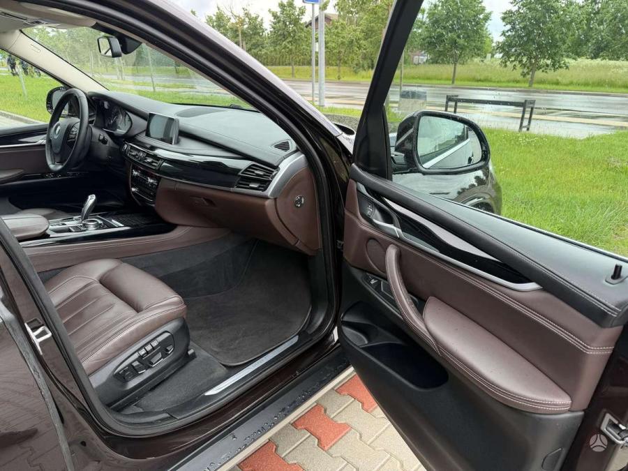 Brūns BMW X5 2015 Šauļi, ar dzinēja tilpumu 2.00 L un nobraukumu 231 tūkst. km par 15990 €, foto 23 vietnē AUTOMOTO.COM.LV