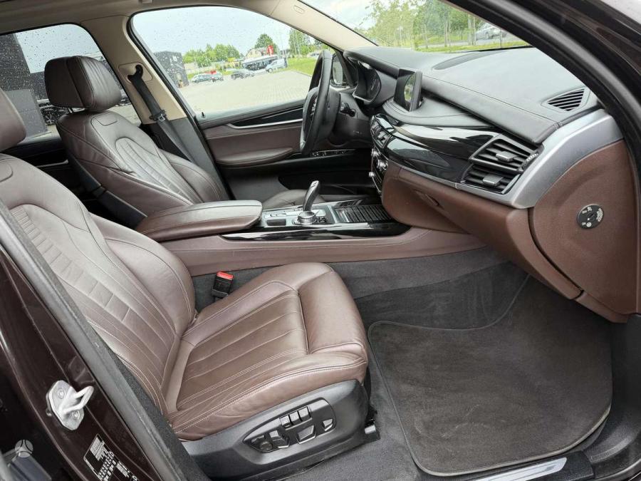 Brūns BMW X5 2015 Šauļi, ar dzinēja tilpumu 2.00 L un nobraukumu 231 tūkst. km par 15990 €, foto 24 vietnē AUTOMOTO.COM.LV