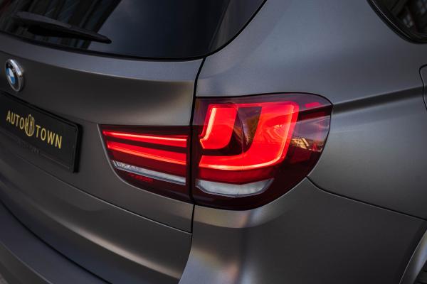 Brown BMW X5 2015 in Riga, with an engine capacity of 3.00 L and mileage of 237 thousand km for 21990 €, photo 5 on AUTOMOTO.COM.LV