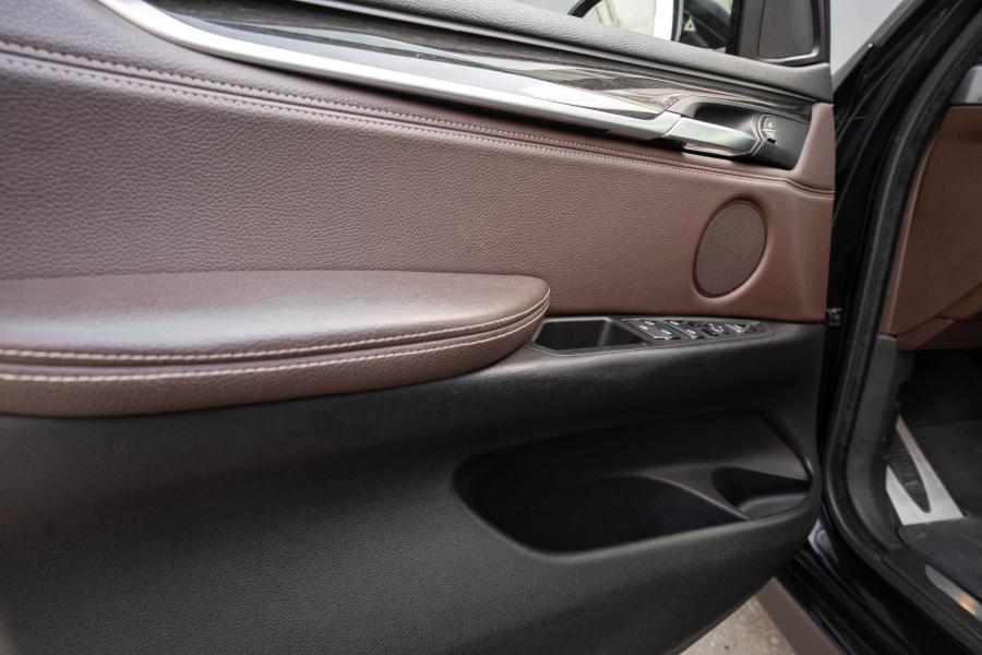 Brūns BMW X5 2015 Rīga, ar dzinēja tilpumu 3.00 L un nobraukumu 237 tūkst. km par 21990 €, foto 13 vietnē AUTOMOTO.COM.LV