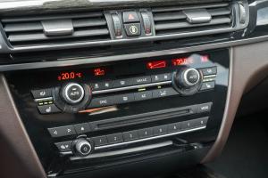 Brūns BMW X5 2015 Rīga, ar dzinēja tilpumu 3.00 L un nobraukumu 237 tūkst. km par 21990 €, foto 23 vietnē AUTOMOTO.COM.LV