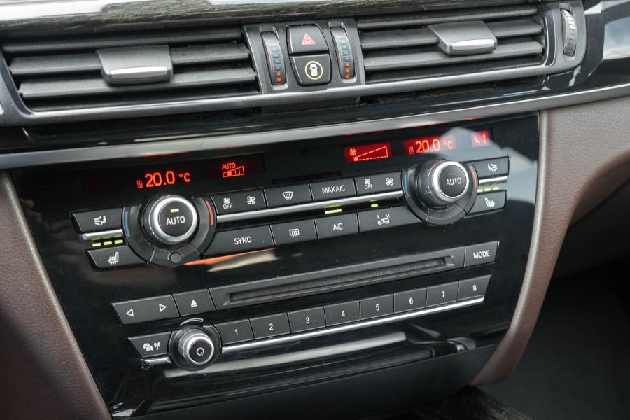Brūns BMW X5 2015 Rīga, ar dzinēja tilpumu 3.00 L un nobraukumu 237 tūkst. km par 21990 €, foto 23 vietnē AUTOMOTO.COM.LV
