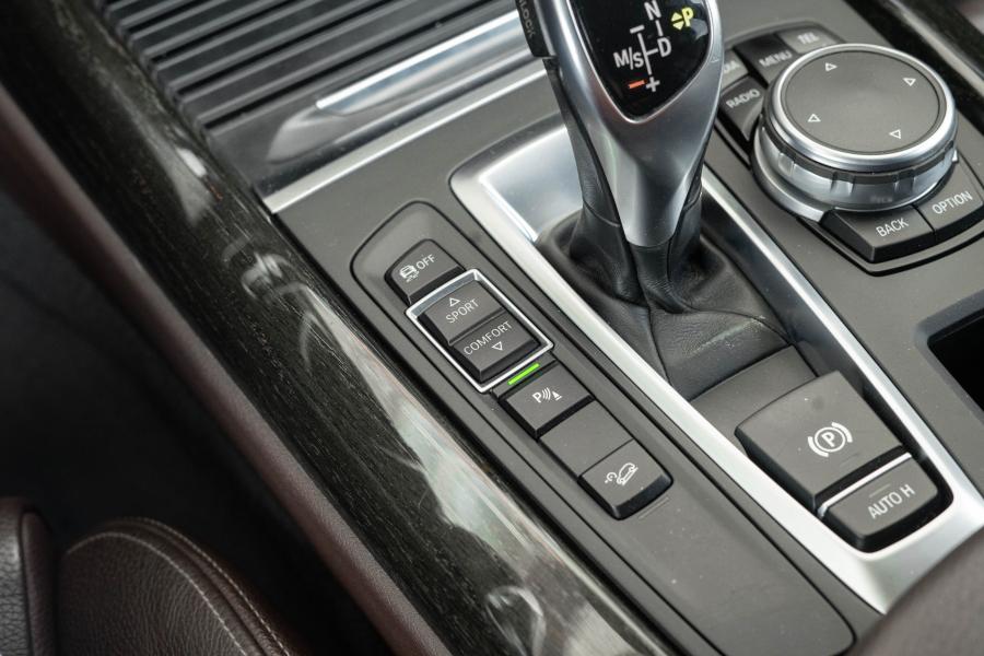 Brūns BMW X5 2015 Rīga, ar dzinēja tilpumu 3.00 L un nobraukumu 237 tūkst. km par 21990 €, foto 25 vietnē AUTOMOTO.COM.LV