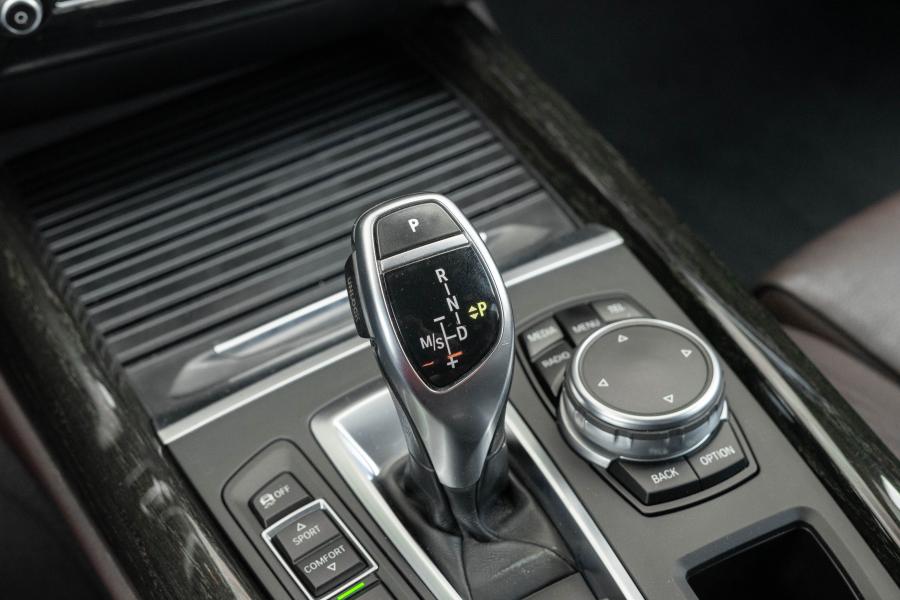 Brūns BMW X5 2015 Rīga, ar dzinēja tilpumu 3.00 L un nobraukumu 237 tūkst. km par 21990 €, foto 26 vietnē AUTOMOTO.COM.LV