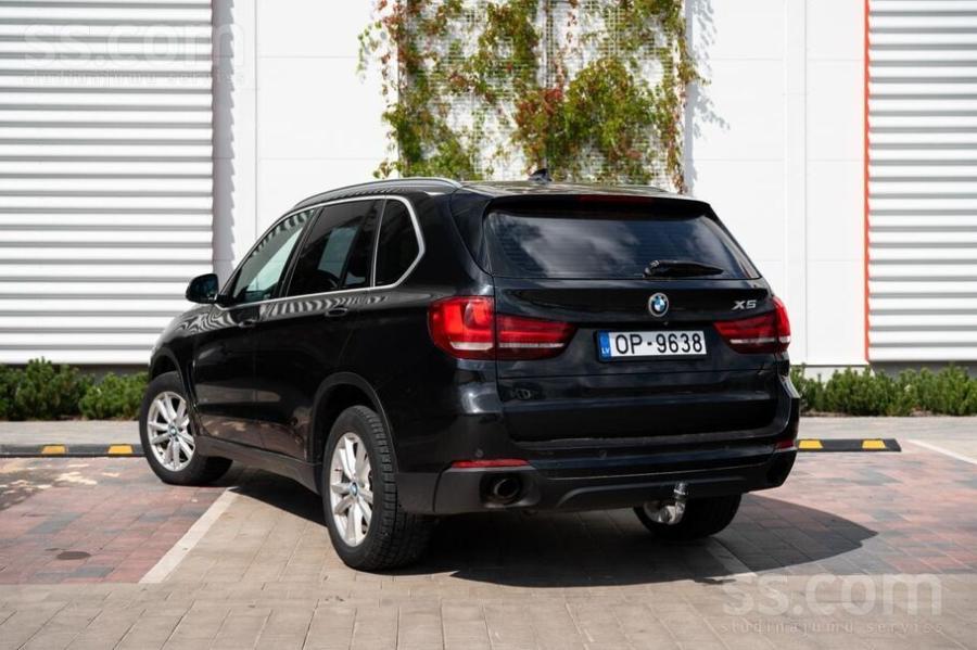 Brown BMW X5 2015 in Riga, with an engine capacity of 3.00 L and mileage of 327 thousand km for 15500 €, photo 4 on AUTOMOTO.COM.LV