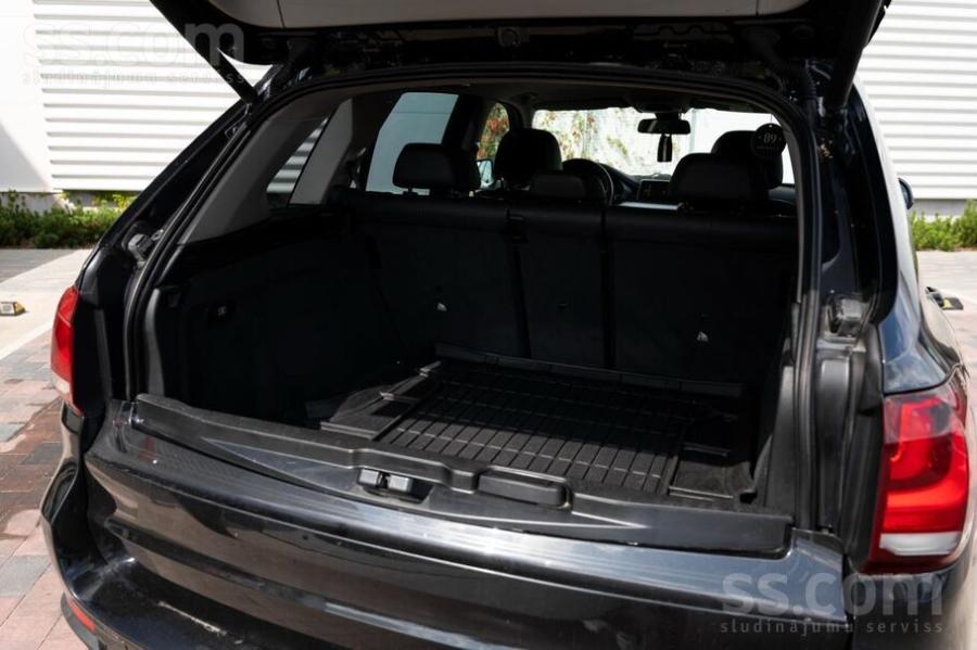 Brown BMW X5 2015 in Riga, with an engine capacity of 3.00 L and mileage of 327 thousand km for 15500 €, photo 6 on AUTOMOTO.COM.LV