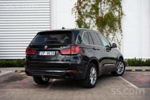 Brown BMW X5 2015 in Riga, with an engine capacity of 3.00 L and mileage of 327 thousand km for 15500 €, photo 8 on AUTOMOTO.COM.LV