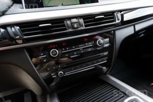 Brown BMW X5 2015 in Riga, with an engine capacity of 3.00 L and mileage of 327 thousand km for 15500 €, photo 15 on AUTOMOTO.COM.LV