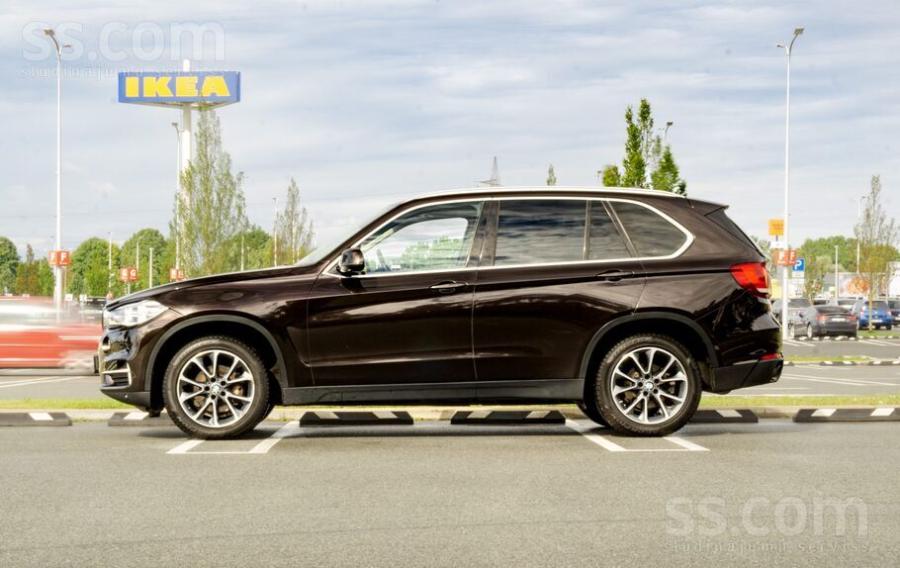 Brown BMW X5 2015 in Riga, with an engine capacity of 3.00 L and mileage of 259 thousand km for 15490 €, photo 6 on AUTOMOTO.COM.LV
