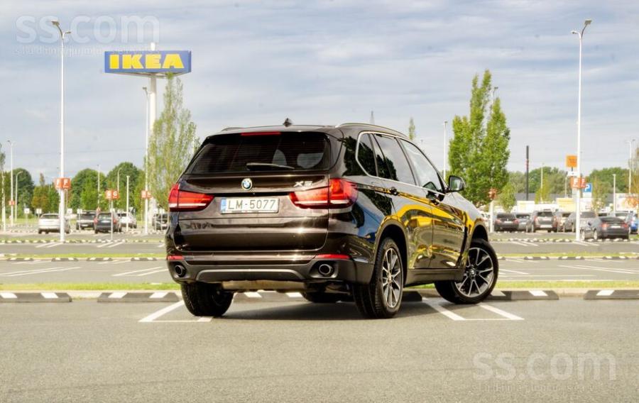 Brown BMW X5 2015 in Riga, with an engine capacity of 3.00 L and mileage of 259 thousand km for 15490 €, photo 7 on AUTOMOTO.COM.LV