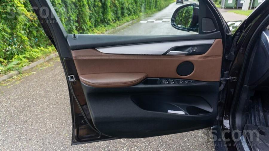Brown BMW X5 2015 in Riga, with an engine capacity of 3.00 L and mileage of 259 thousand km for 15490 €, photo 26 on AUTOMOTO.COM.LV