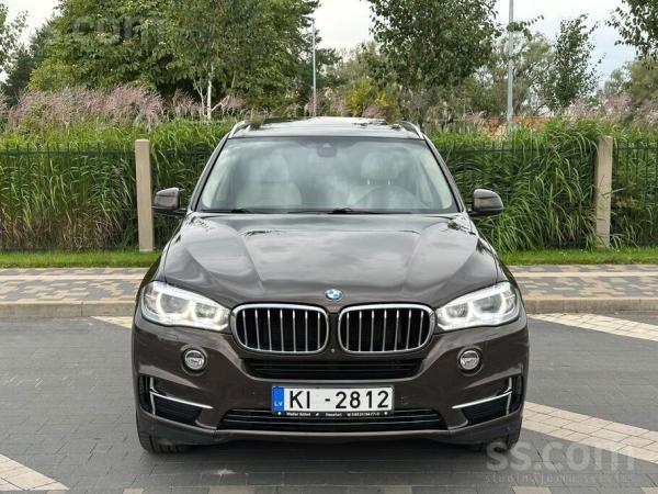 Brown BMW X5 2015 in Jelgava, with an engine capacity of 3.00 L and mileage of 297 thousand km for 13990 €, photo 1 on AUTOMOTO.COM.LV
