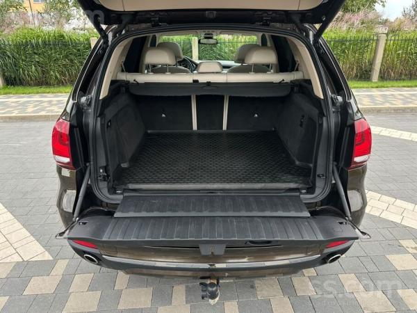 Brown BMW X5 2015 in Jelgava, with an engine capacity of 3.00 L and mileage of 297 thousand km for 13990 €, photo 8 on AUTOMOTO.COM.LV