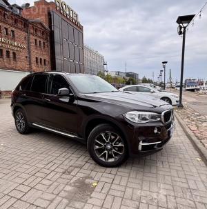 Brown BMW X5 2015 in Liepaja, with an engine capacity of 3.00 L and mileage of 254 thousand km for 15000 €, photo  on AUTOMOTO.COM.LV
