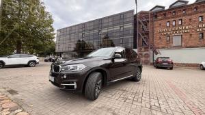 Brown BMW X5 2015 in Liepaja, with an engine capacity of 3.00 L and mileage of 254 thousand km for 15000 €, photo 3 on AUTOMOTO.COM.LV