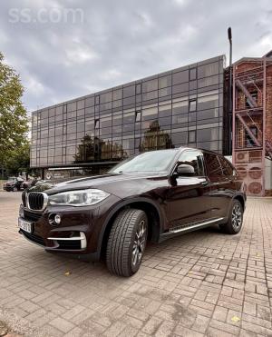 Brown BMW X5 2015 in Liepaja, with an engine capacity of 3.00 L and mileage of 254 thousand km for 15000 €, photo 4 on AUTOMOTO.COM.LV