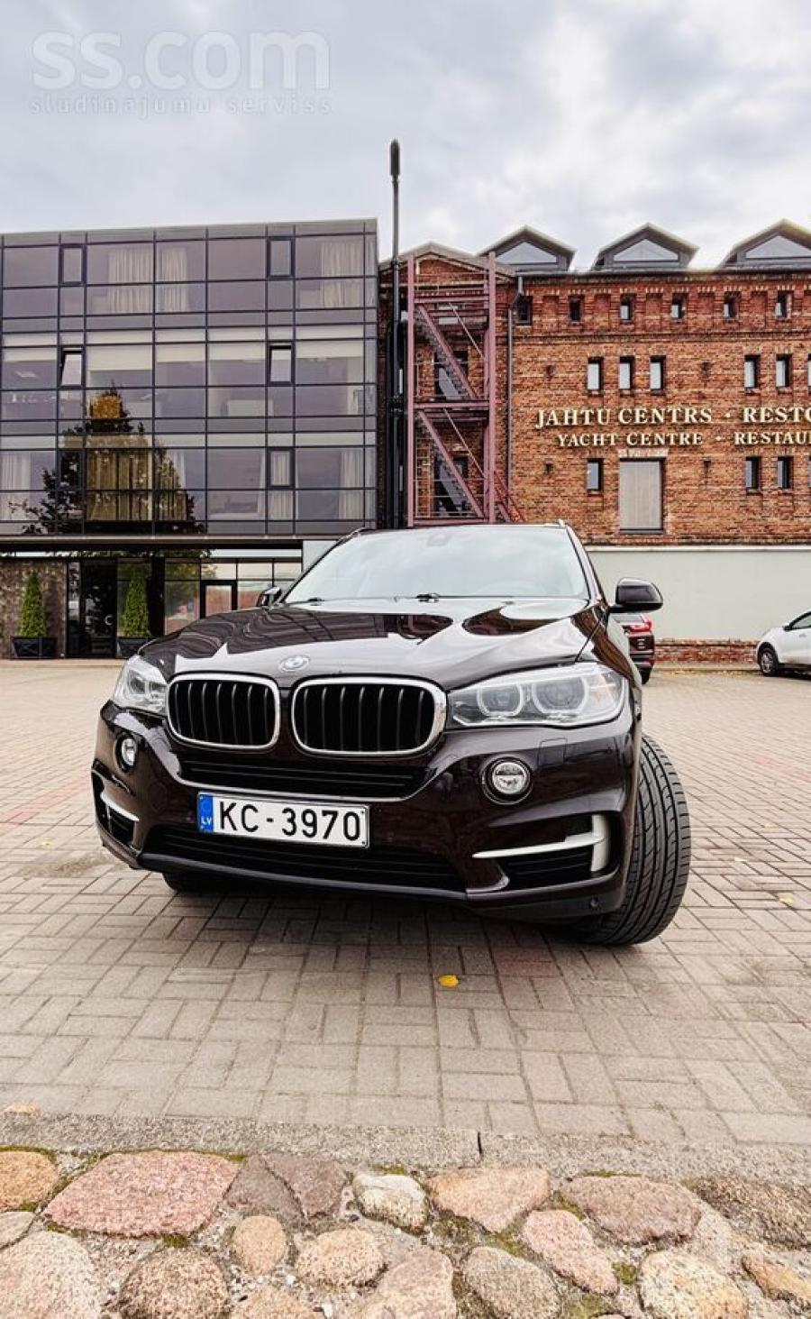 Brown BMW X5 2015 in Liepaja, with an engine capacity of 3.00 L and mileage of 254 thousand km for 15000 €, photo 5 on AUTOMOTO.COM.LV