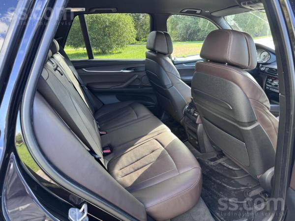 Brown BMW X5 2015 in Riga, with an engine capacity of 3.00 L and mileage of 0 thousand km for 16950 €, photo 11 on AUTOMOTO.COM.LV