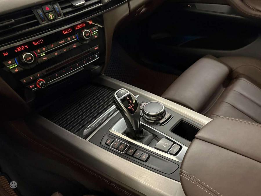 Brūns BMW X5 2016 Marijampole, ar dzinēja tilpumu 2.99 L un nobraukumu 221 tūkst. km par 23850 €, foto 17 vietnē AUTOMOTO.COM.LV