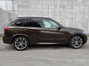 Brown BMW X5 2016 in Riga, with an engine capacity of 3.00 L and mileage of 250 thousand km for 22900 €, photo 6 on AUTOMOTO.COM.LV