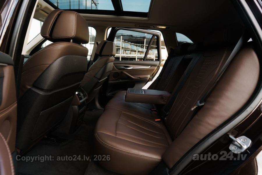 Brūns BMW X5 2017 Tartu, ar dzinēja tilpumu 3.00 L un nobraukumu 160 tūkst. km par 29999 €, foto 17 vietnē AUTOMOTO.COM.LV
