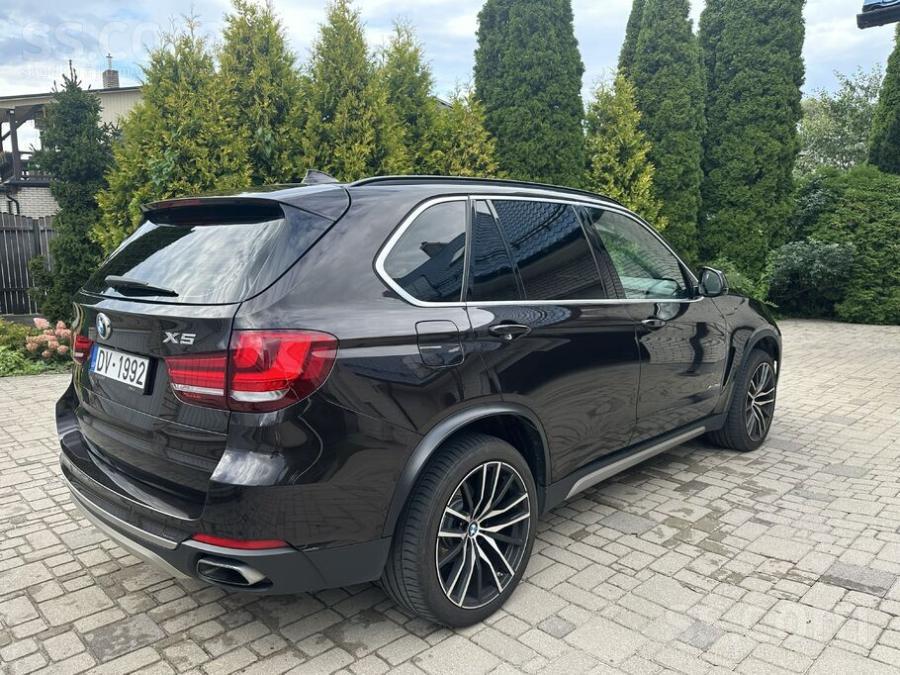 Brown BMW X5 2017 in Riga, with an engine capacity of 3.00 L and mileage of 268 thousand km for 27000 €, photo 3 on AUTOMOTO.COM.LV