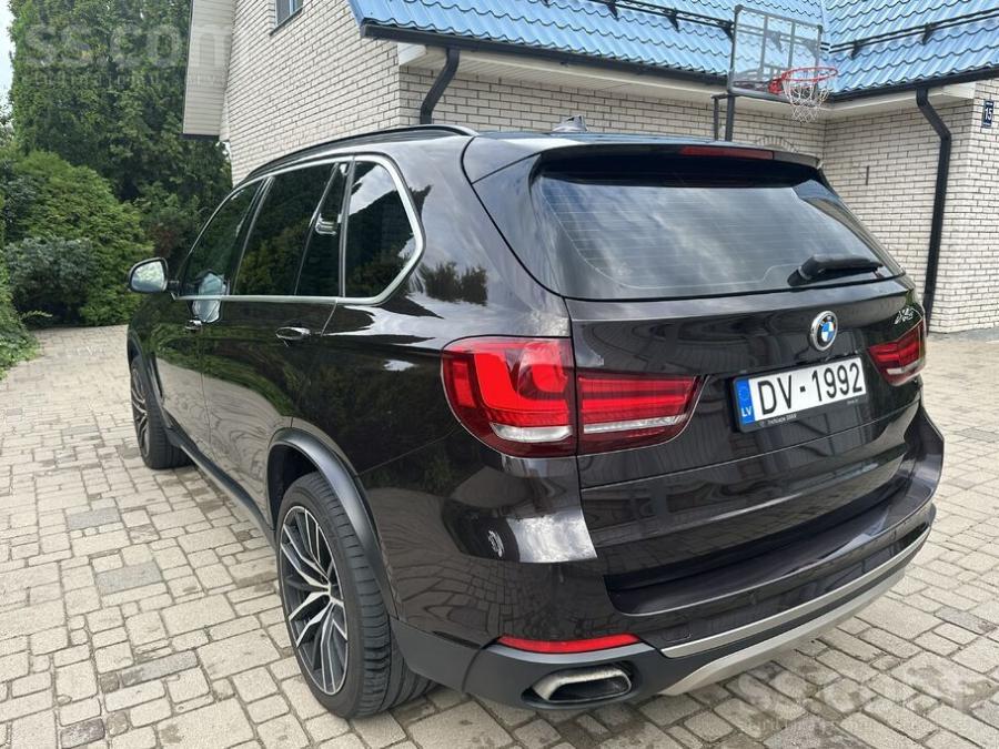Brown BMW X5 2017 in Riga, with an engine capacity of 3.00 L and mileage of 268 thousand km for 27000 €, photo 4 on AUTOMOTO.COM.LV
