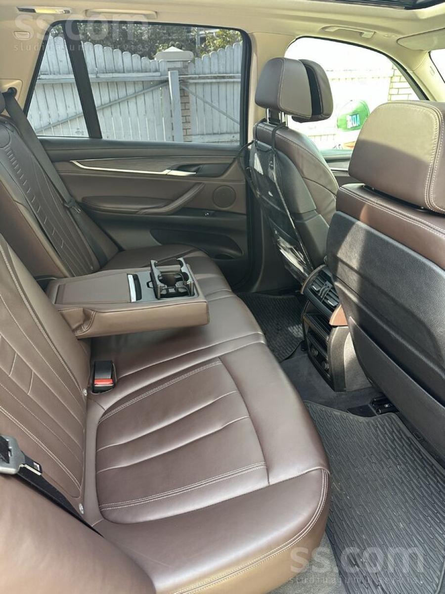 Brown BMW X5 2017 in Riga, with an engine capacity of 3.00 L and mileage of 268 thousand km for 27000 €, photo 10 on AUTOMOTO.COM.LV