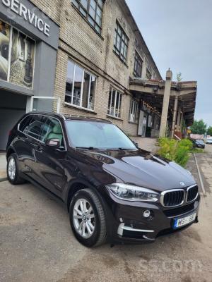 Brown BMW X5 2018 in Riga, with an engine capacity of 3.00 L and mileage of 122 thousand km for 29900 €, photo  on AUTOMOTO.COM.LV