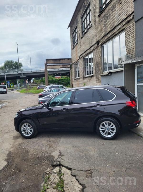 Brūns BMW X5 2018 Rīga, ar dzinēja tilpumu 3.00 L un nobraukumu 122 tūkst. km par 29900 €, foto 4 vietnē AUTOMOTO.COM.LV