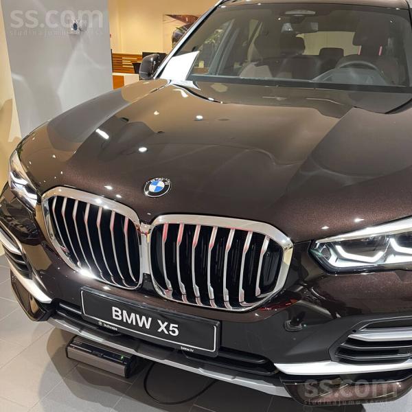 Brown BMW X5 2021 in Riga, with an engine capacity of 3.00 L and mileage of 70 thousand km for 43900 €, photo 2 on AUTOMOTO.COM.LV