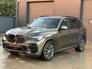 Brown BMW X5 2022 in Kaunas, with an engine capacity of 3.00 L and mileage of 142 thousand km for 29750 €, photo  on AUTOMOTO.COM.LV
