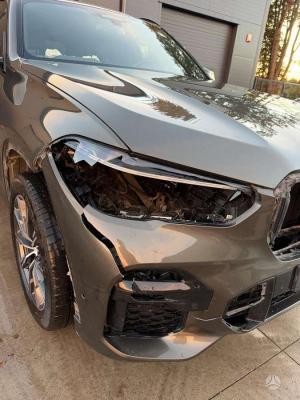 Brown BMW X5 2022 in Kaunas, with an engine capacity of 3.00 L and mileage of 142 thousand km for 29750 €, photo 4 on AUTOMOTO.COM.LV