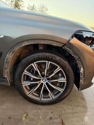 Brown BMW X5 2022 in Kaunas, with an engine capacity of 3.00 L and mileage of 142 thousand km for 29750 €, photo 5 on AUTOMOTO.COM.LV
