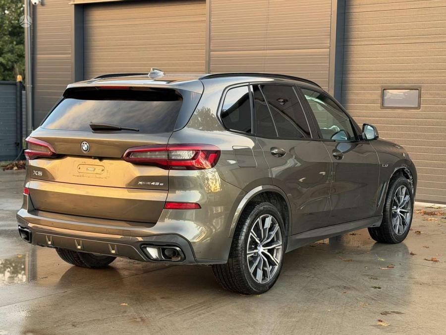 Brown BMW X5 2022 in Kaunas, with an engine capacity of 3.00 L and mileage of 142 thousand km for 29750 €, photo 8 on AUTOMOTO.COM.LV