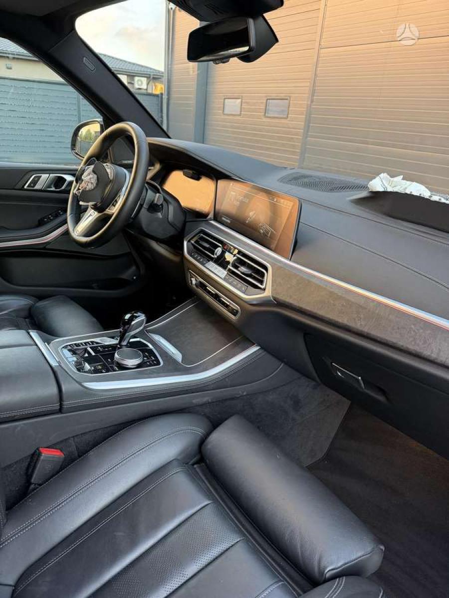 Brown BMW X5 2022 in Kaunas, with an engine capacity of 3.00 L and mileage of 142 thousand km for 29750 €, photo 9 on AUTOMOTO.COM.LV