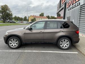 Brūns BMW X5 2012 Kohtla-Jerve, ar dzinēja tilpumu 3.00 L un nobraukumu 241 tūkst. km par 12900 €, foto 5 vietnē AUTOMOTO.COM.LV