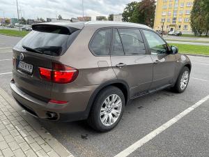 Brūns BMW X5 2012 Kohtla-Jerve, ar dzinēja tilpumu 3.00 L un nobraukumu 241 tūkst. km par 12900 €, foto 8 vietnē AUTOMOTO.COM.LV