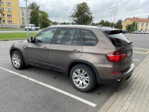 Brūns BMW X5 2012 Kohtla-Jerve, ar dzinēja tilpumu 3.00 L un nobraukumu 241 tūkst. km par 12900 €, foto 18 vietnē AUTOMOTO.COM.LV
