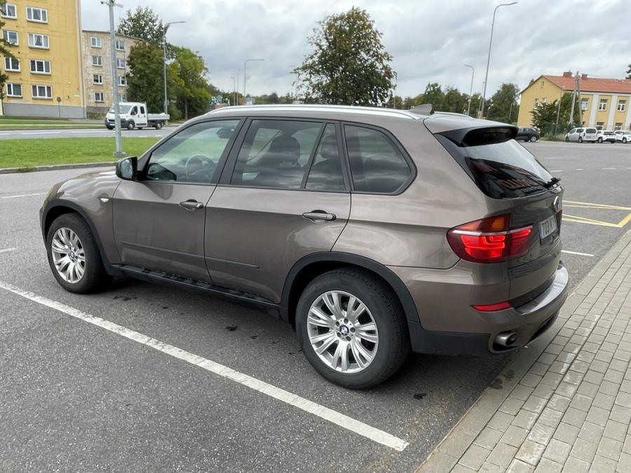 Brūns BMW X5 2012 Kohtla-Jerve, ar dzinēja tilpumu 3.00 L un nobraukumu 241 tūkst. km par 12900 €, foto 18 vietnē AUTOMOTO.COM.LV