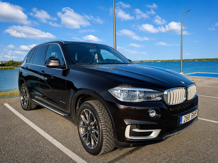 Brown BMW X5 2014 in Narva, with an engine capacity of 3.00 L and mileage of 222 thousand km for 21000 €, photo 4 on AUTOMOTO.COM.LV