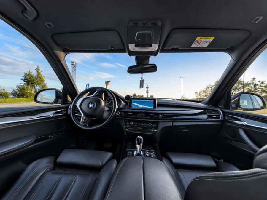 Brown BMW X5 2014 in Narva, with an engine capacity of 3.00 L and mileage of 222 thousand km for 21000 €, photo 5 on AUTOMOTO.COM.LV