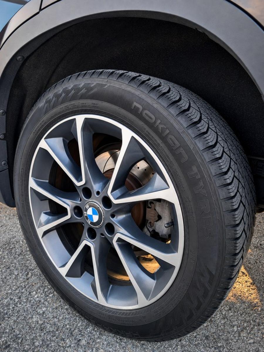 Brown BMW X5 2014 in Narva, with an engine capacity of 3.00 L and mileage of 222 thousand km for 21000 €, photo 18 on AUTOMOTO.COM.LV
