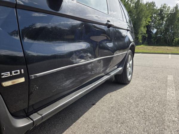 BMW X5 2001 in Vilnius, with an engine capacity of 3.00 L and mileage of 291 thousand km for 2500 €, photo 5 on AUTOMOTO.COM.LV