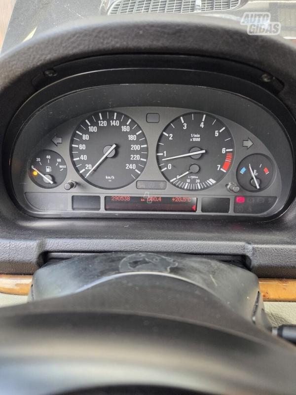 BMW X5 2001 in Vilnius, with an engine capacity of 3.00 L and mileage of 291 thousand km for 2500 €, photo 6 on AUTOMOTO.COM.LV