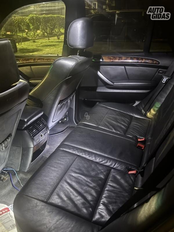 BMW X5 2004 in Kaunas, with an engine capacity of 4.40 L and mileage of 380 thousand km for 3700 €, photo 5 on AUTOMOTO.COM.LV