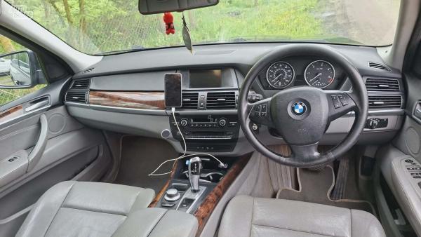 BMW X5 2007 in Radviliskis, with an engine capacity of 3.00 L and mileage of 335 thousand km for 3200 €, photo 8 on AUTOMOTO.COM.LV