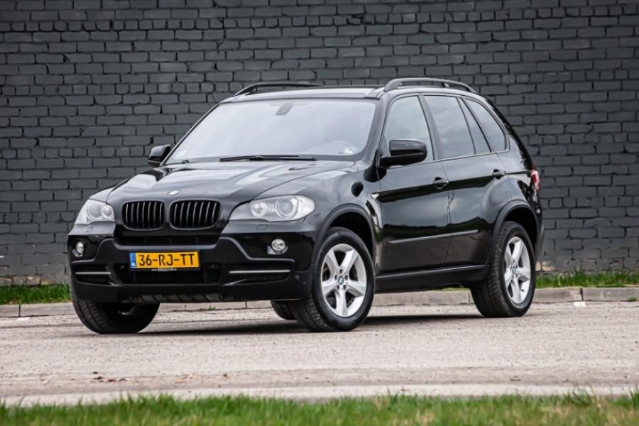 BMW X5 2007 in Riga, with an engine capacity of 3.00 L and mileage of 285 thousand km for 10490 €, photo 1 on AUTOMOTO.COM.LV